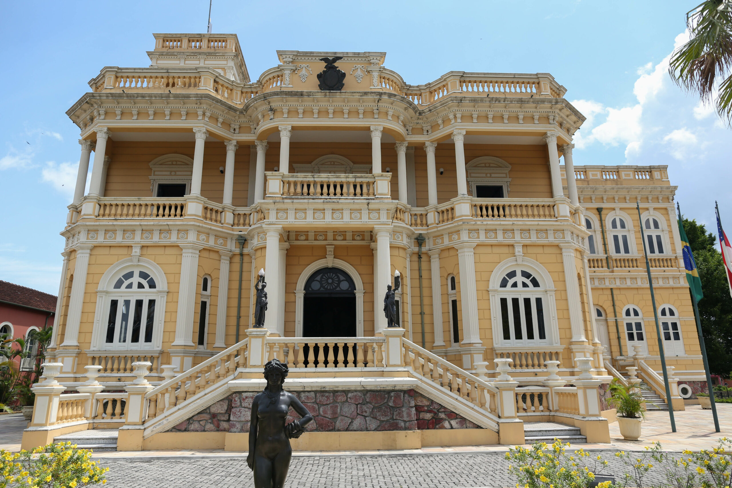 Palácio Rio Negro e Povos da Amazônia reabrem para visitação - Rádio ...