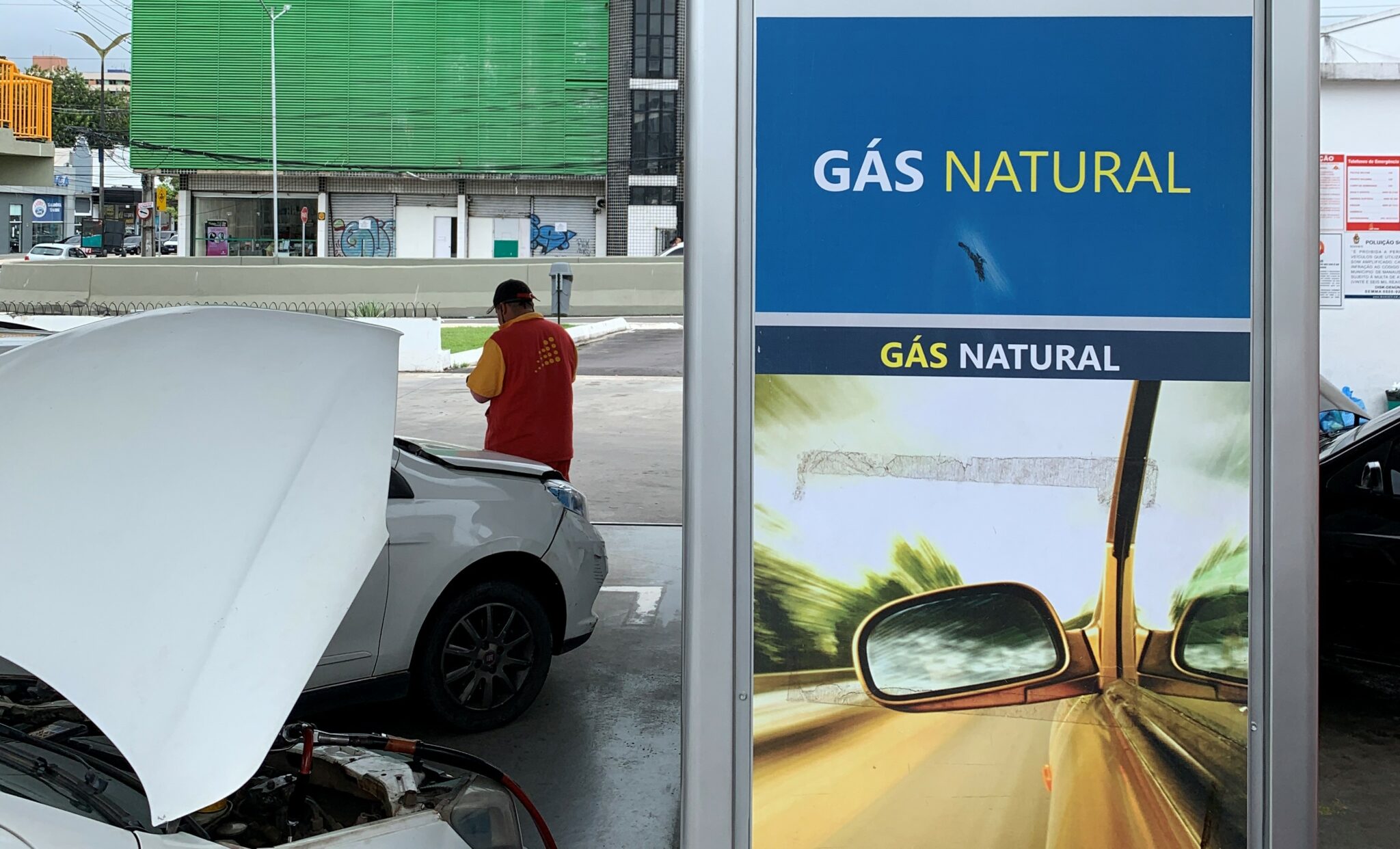 Manaus tem dois postos para abastecer quase 20 mil veículos com GNV - Rádio Rio Mar
