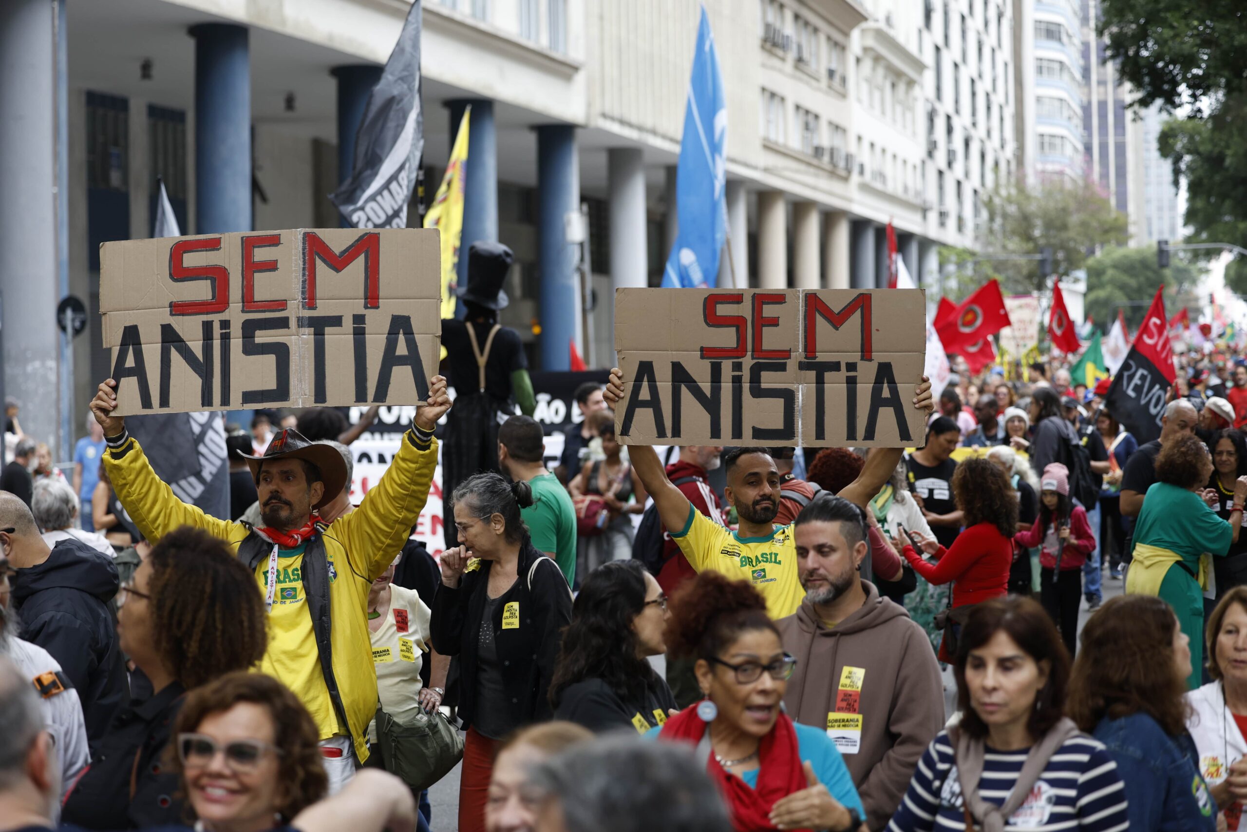 Público entoa 'sem anistia' durante desfile de 7 de Setembro, em ...